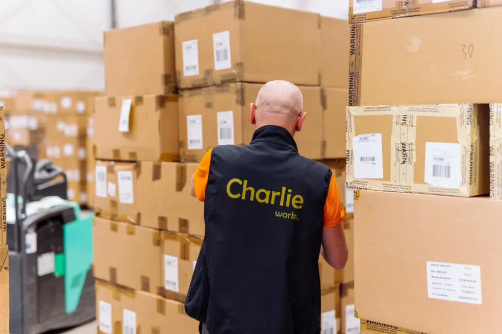 Het salaris van een orderpicker in Nederland - Charlie works