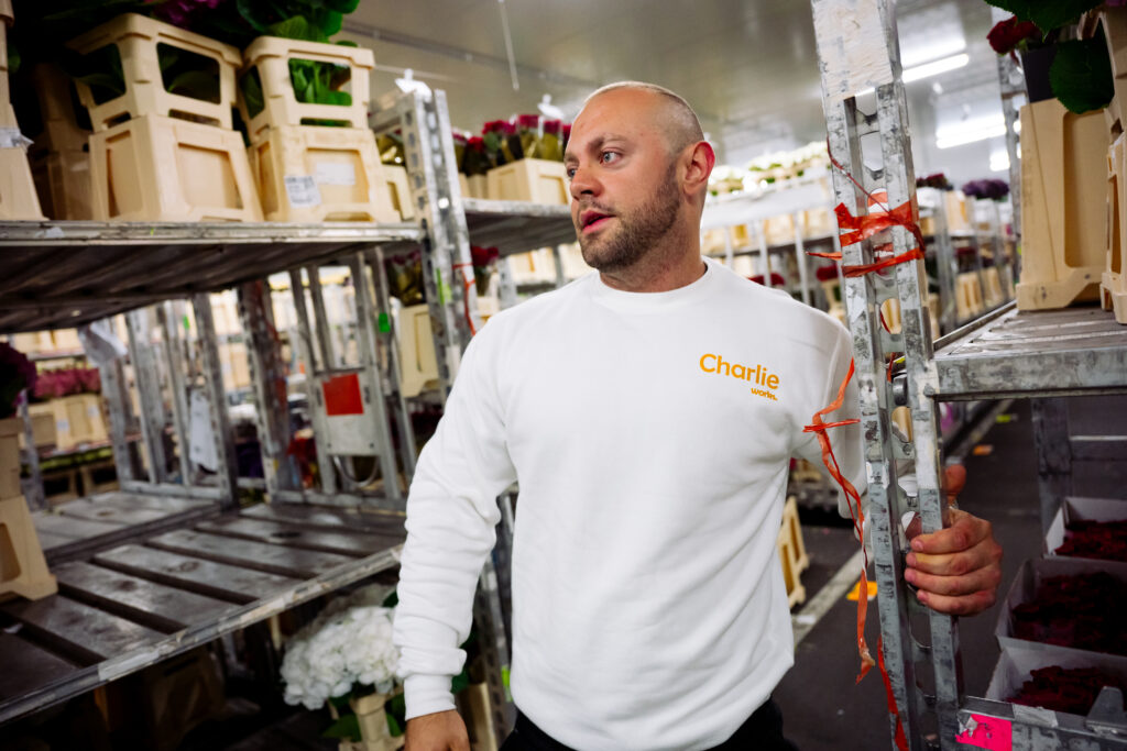 Wat doet een productiemedewerker? Een complete uitleg - Charlie works